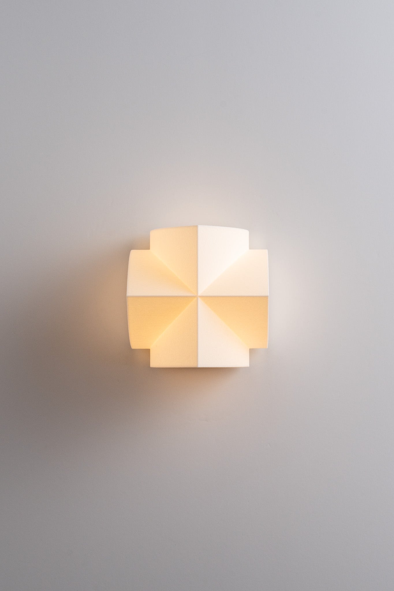 NAALA 01+ Sconce – HUMANHOME