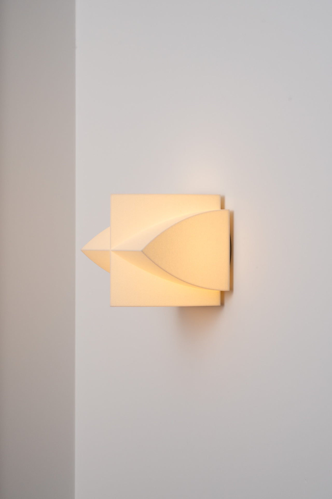 NAALA 01+ Sconce – HUMANHOME