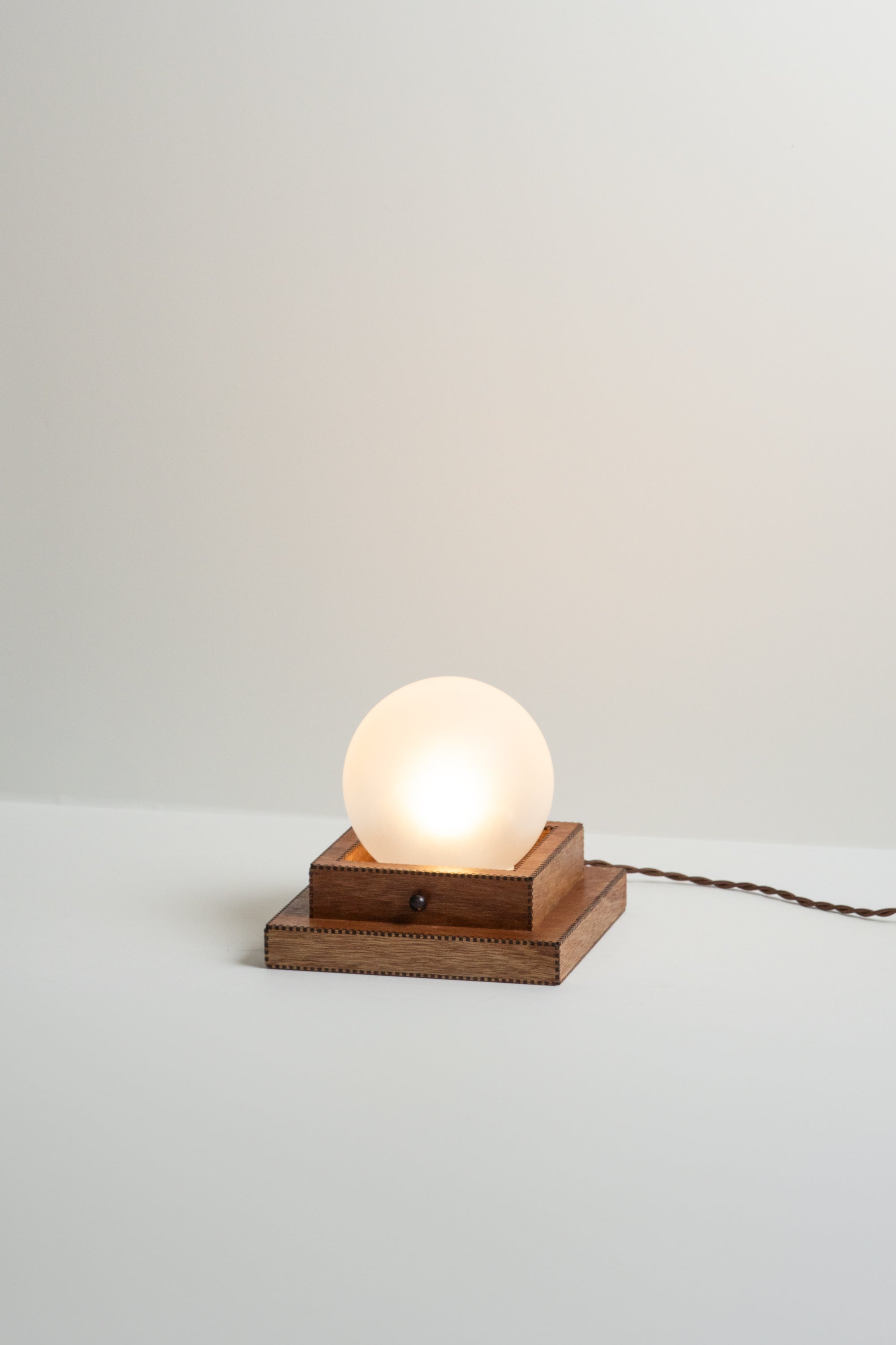 Plug-in Wired – HUMANHOME